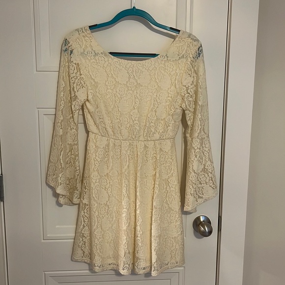 Rewind | Dresses | Ivory Bellsleeve Lace Dress | Poshmark